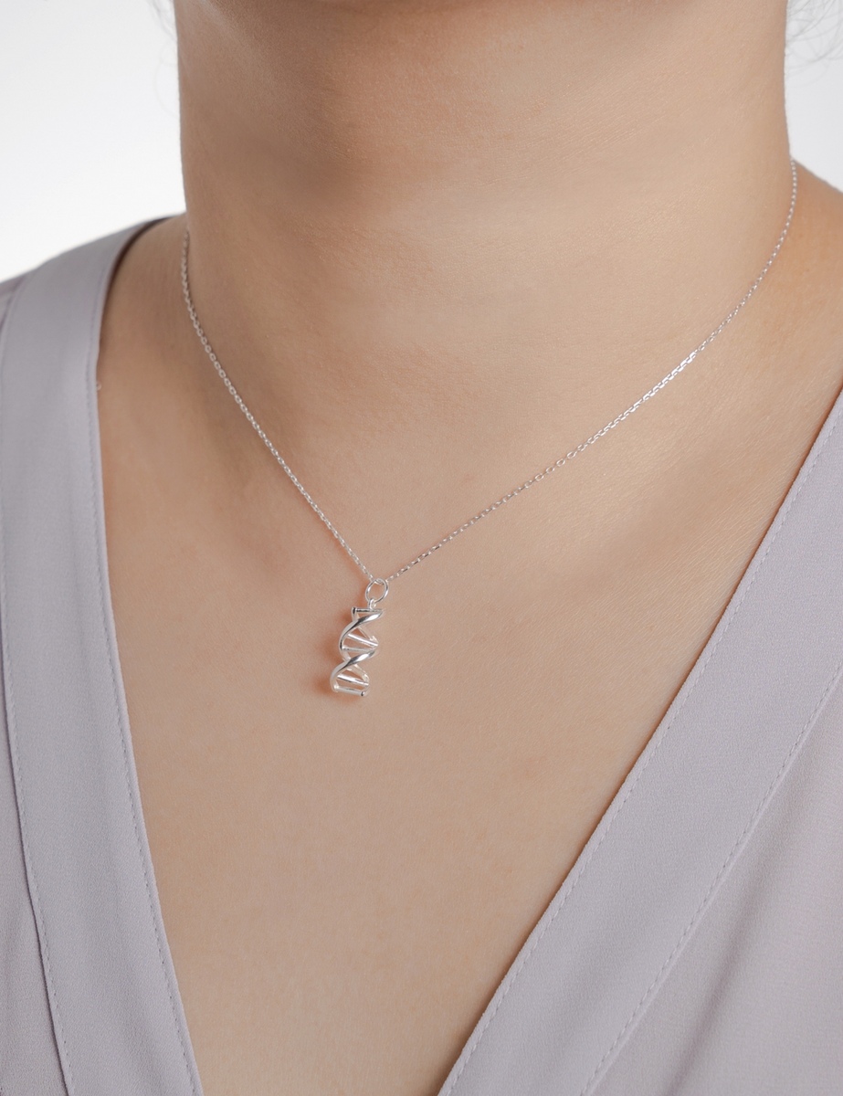 DNA Necklace in Silver – 12 Dalton